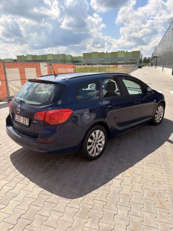 Opel Astra 2012 in Kaunas, with an engine capacity of 1.70 L and mileage of 300 thousand km for 2300 €, photo 4 on AUTOMOTO.COM.LV