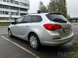 Opel Astra 2013 in Riga, with an engine capacity of 1.70 L and mileage of 314 thousand km for 2350 €, photo 3 on AUTOMOTO.COM.LV