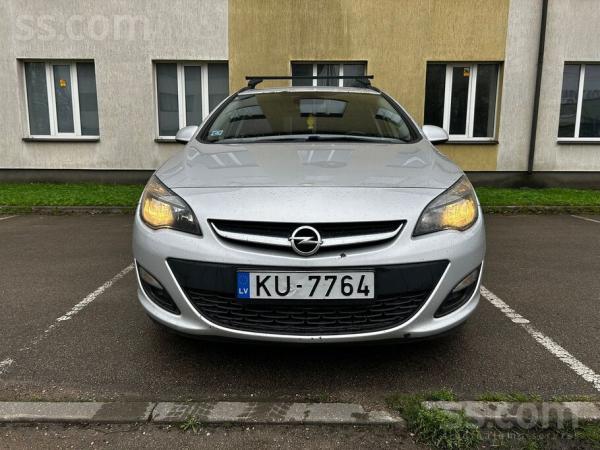 Opel Astra 2013 in Riga, with an engine capacity of 1.70 L and mileage of 314 thousand km for 2350 €, photo 5 on AUTOMOTO.COM.LV