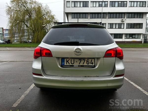 Opel Astra 2013 in Riga, with an engine capacity of 1.70 L and mileage of 314 thousand km for 2350 €, photo 6 on AUTOMOTO.COM.LV