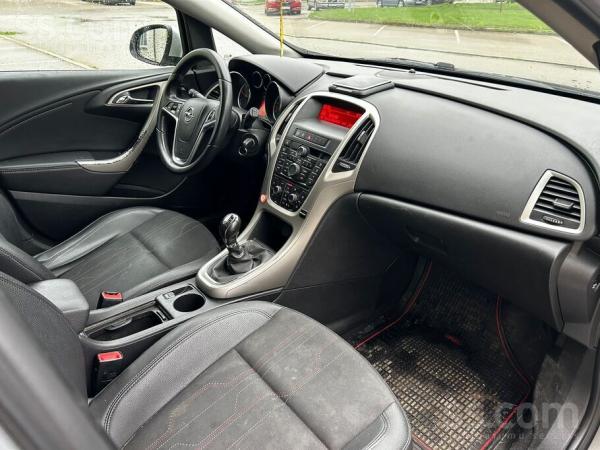 Opel Astra 2013 in Riga, with an engine capacity of 1.70 L and mileage of 314 thousand km for 2350 €, photo 7 on AUTOMOTO.COM.LV