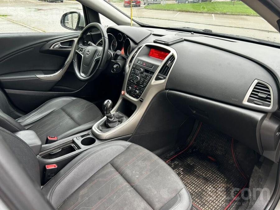 Opel Astra 2013 in Riga, with an engine capacity of 1.70 L and mileage of 314 thousand km for 2350 €, photo 7 on AUTOMOTO.COM.LV