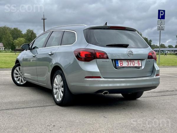 Opel Astra 2013 in Cesis, with an engine capacity of 2.00 L and mileage of 184 thousand km for 4650 €, photo 2 on AUTOMOTO.COM.LV