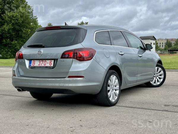Opel Astra 2013 in Cesis, with an engine capacity of 2.00 L and mileage of 184 thousand km for 4650 €, photo 4 on AUTOMOTO.COM.LV