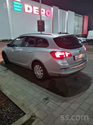 Opel Astra 2013 in Riga, with an engine capacity of 1.70 L and mileage of 232 thousand km for 2800 €, photo 2 on AUTOMOTO.COM.LV