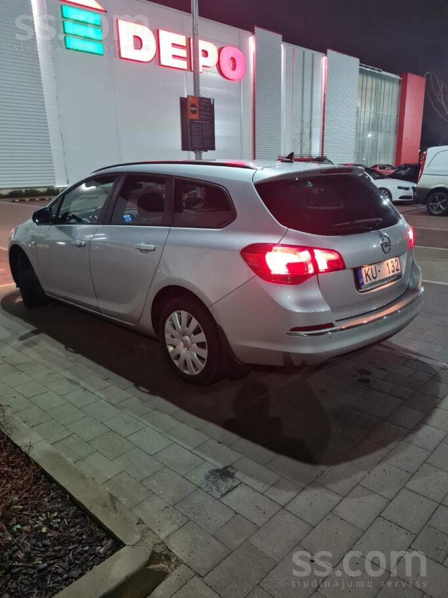Opel Astra 2013 in Riga, with an engine capacity of 1.70 L and mileage of 232 thousand km for 2800 €, photo 2 on AUTOMOTO.COM.LV