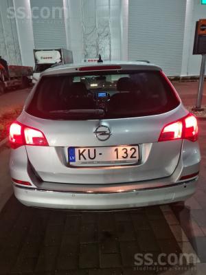 Opel Astra 2013 in Riga, with an engine capacity of 1.70 L and mileage of 232 thousand km for 2800 €, photo 3 on AUTOMOTO.COM.LV