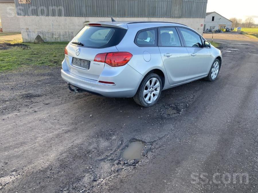 Opel Astra 2013 in Saldus, with an engine capacity of 1.70 L and mileage of 311 thousand km for 3750 €, photo 2 on AUTOMOTO.COM.LV