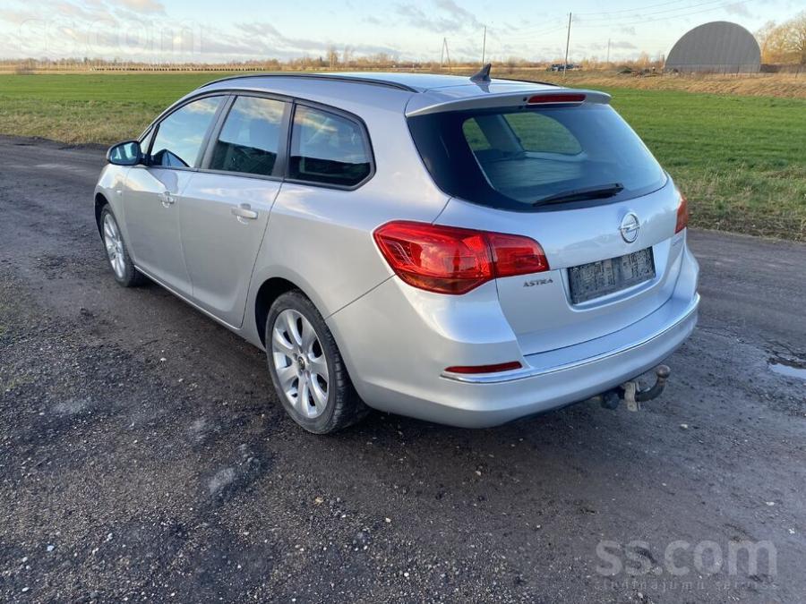 Opel Astra 2013 in Saldus, with an engine capacity of 1.70 L and mileage of 311 thousand km for 3750 €, photo 3 on AUTOMOTO.COM.LV