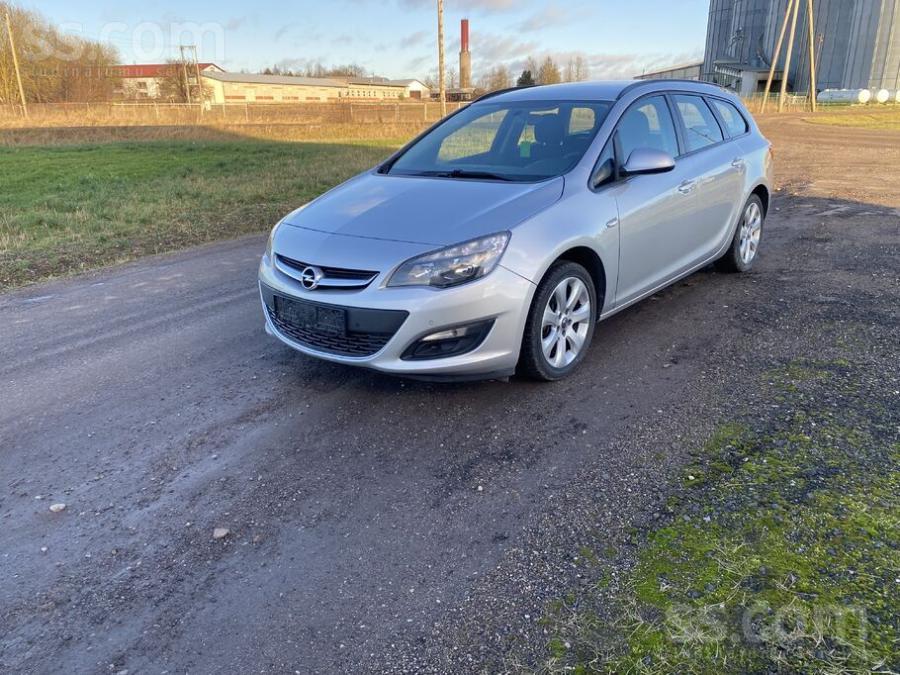 Opel Astra 2013 in Saldus, with an engine capacity of 1.70 L and mileage of 311 thousand km for 3750 €, photo 4 on AUTOMOTO.COM.LV