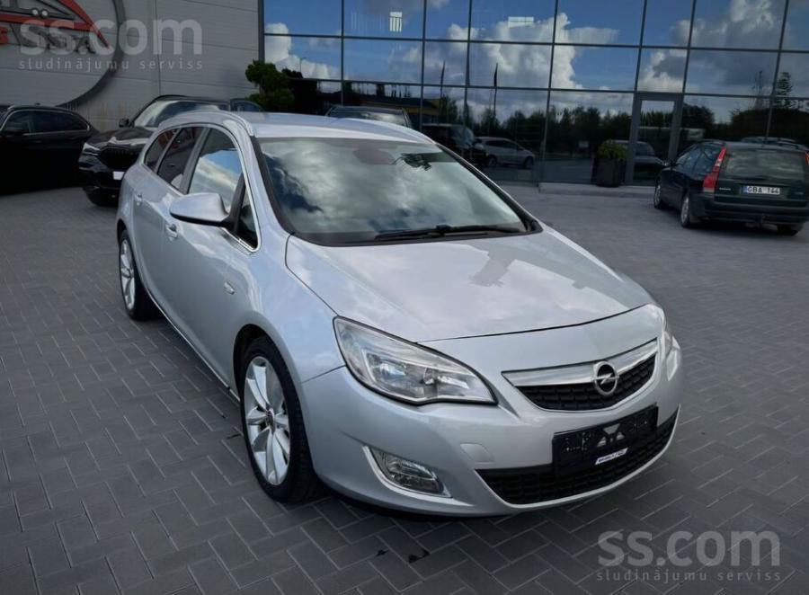 Opel Astra 2013 in Telschi, with an engine capacity of 1.70 L and mileage of 224 thousand km for 4399 €, photo 1 on AUTOMOTO.COM.LV