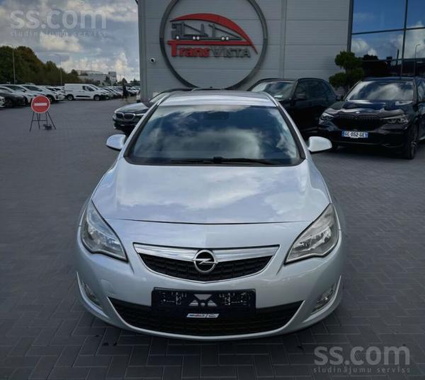 Opel Astra 2013 in Telschi, with an engine capacity of 1.70 L and mileage of 224 thousand km for 4399 €, photo 2 on AUTOMOTO.COM.LV