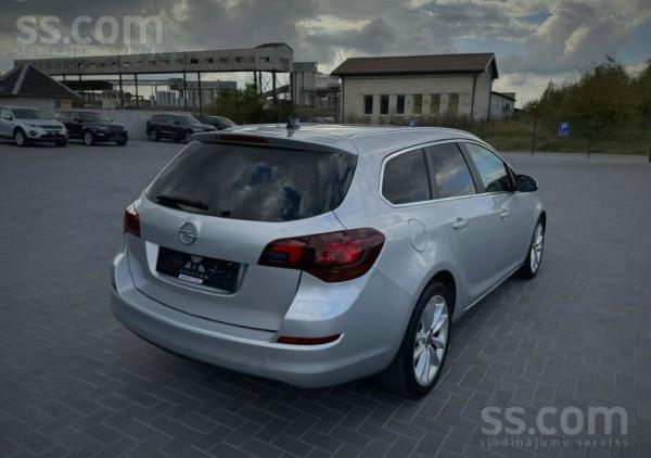 Opel Astra 2013 in Telschi, with an engine capacity of 1.70 L and mileage of 224 thousand km for 4399 €, photo 4 on AUTOMOTO.COM.LV