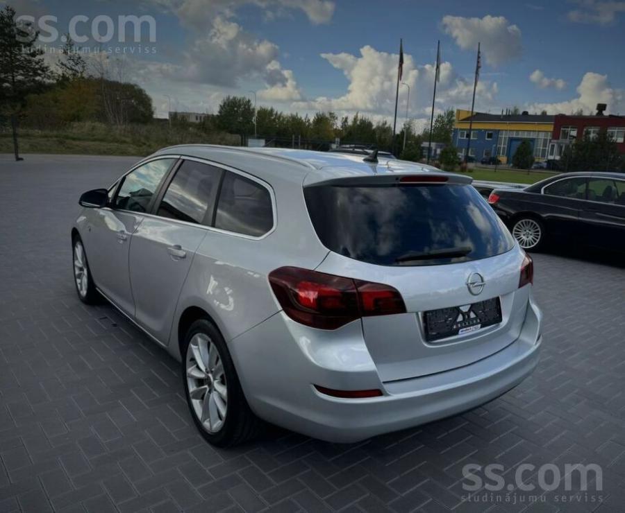 Opel Astra 2013 in Telschi, with an engine capacity of 1.70 L and mileage of 224 thousand km for 4399 €, photo 6 on AUTOMOTO.COM.LV