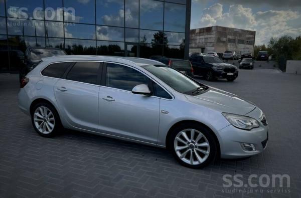 Opel Astra 2013 in Telschi, with an engine capacity of 1.70 L and mileage of 224 thousand km for 4399 €, photo 8 on AUTOMOTO.COM.LV