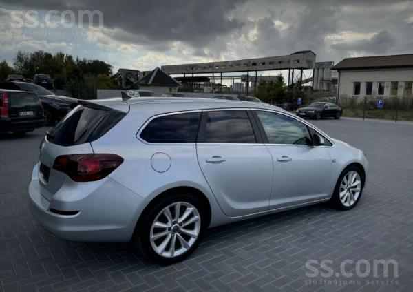 Opel Astra 2013 in Telschi, with an engine capacity of 1.70 L and mileage of 224 thousand km for 4399 €, photo 9 on AUTOMOTO.COM.LV