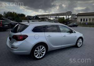 Opel Astra 2013 in Telschi, with an engine capacity of 1.70 L and mileage of 224 thousand km for 4399 €, photo 9 on AUTOMOTO.COM.LV