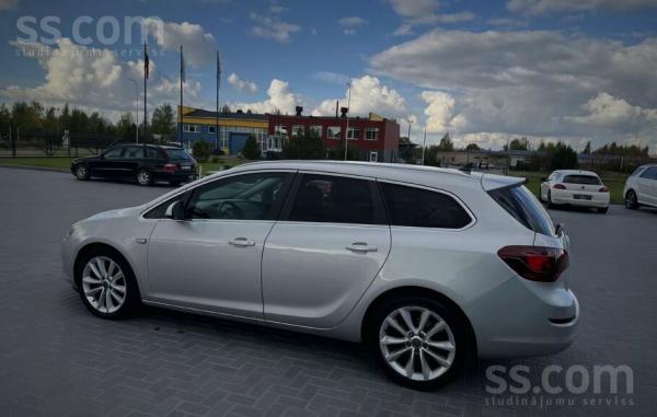 Opel Astra 2013 in Telschi, with an engine capacity of 1.70 L and mileage of 224 thousand km for 4399 €, photo 10 on AUTOMOTO.COM.LV