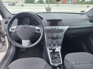 Опель Астра 2013 в Рига, объемом двигателя 1.70 л и пробегом 178 тыс. км за 2800 €, фото 3 на AUTOMOTO.COM.LV