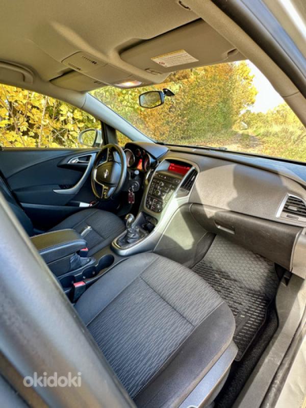 Opel Astra 2013 in Tartu, with an engine capacity of 1.70 L and mileage of 301 thousand km for 3500 €, photo 6 on AUTOMOTO.COM.LV