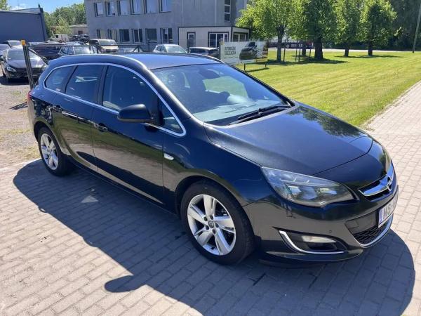 Opel Astra 2013 in Riga, with an engine capacity of 2.00 L and mileage of 344 thousand km for 3350 €, photo 3 on AUTOMOTO.COM.LV