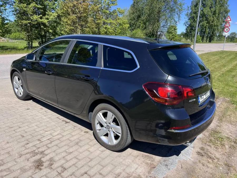 Opel Astra 2013 in Riga, with an engine capacity of 2.00 L and mileage of 344 thousand km for 3350 €, photo 7 on AUTOMOTO.COM.LV