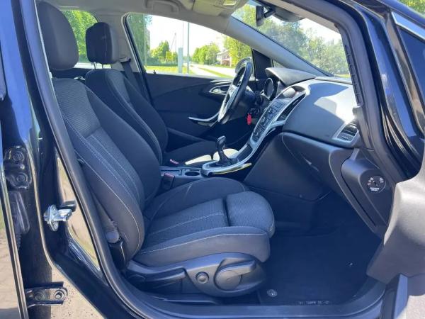 Opel Astra 2013 in Riga, with an engine capacity of 2.00 L and mileage of 344 thousand km for 3350 €, photo 10 on AUTOMOTO.COM.LV
