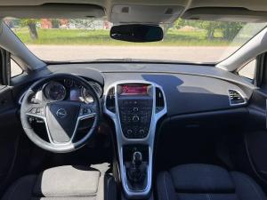 Opel Astra 2013 in Riga, with an engine capacity of 2.00 L and mileage of 344 thousand km for 3350 €, photo 13 on AUTOMOTO.COM.LV