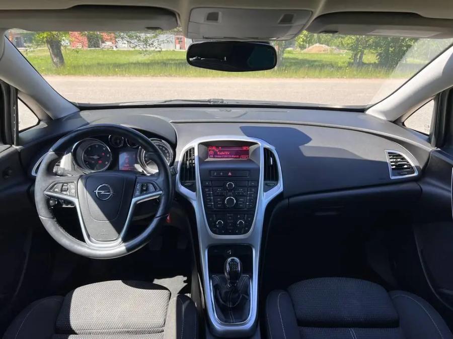 Opel Astra 2013 in Riga, with an engine capacity of 2.00 L and mileage of 344 thousand km for 3350 €, photo 13 on AUTOMOTO.COM.LV