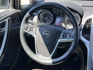 Opel Astra 2013 in Riga, with an engine capacity of 2.00 L and mileage of 344 thousand km for 3350 €, photo 14 on AUTOMOTO.COM.LV