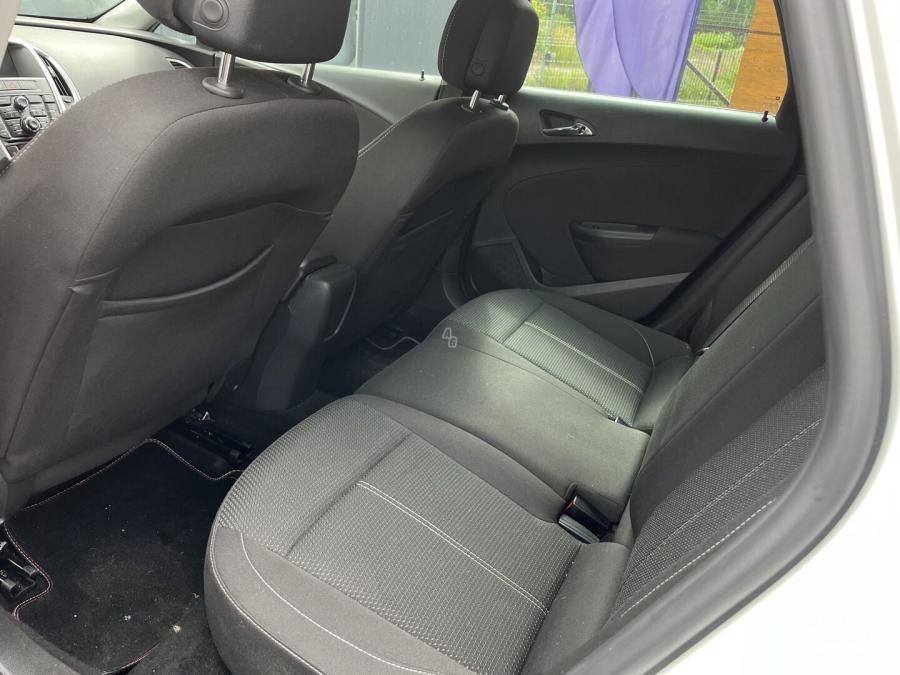 Opel Astra 2013 in Kaunas, with an engine capacity of 2.00 L and mileage of 245 thousand km for 2999 €, photo 6 on AUTOMOTO.COM.LV