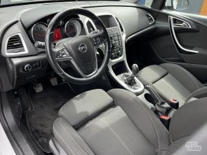 Opel Astra 2013 in Kaunas, with an engine capacity of 2.00 L and mileage of 245 thousand km for 2999 €, photo 7 on AUTOMOTO.COM.LV