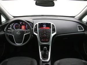 Opel Astra 2014 in Vilnius, with an engine capacity of 1.60 L and mileage of 114 thousand km for 5899 €, photo 3 on AUTOMOTO.COM.LV