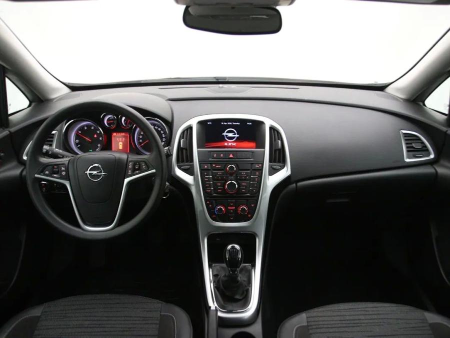 Opel Astra 2014 in Vilnius, with an engine capacity of 1.60 L and mileage of 114 thousand km for 5899 €, photo 3 on AUTOMOTO.COM.LV