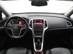 Opel Astra 2015 in Vilnius, with an engine capacity of 1.40 L and mileage of 218 thousand km for 5899 €, photo 2 on AUTOMOTO.COM.LV