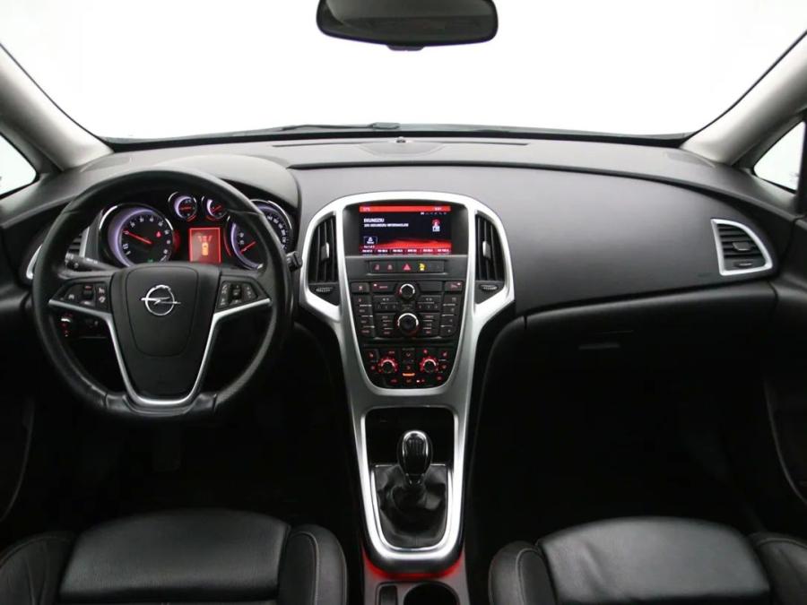 Opel Astra 2015 in Vilnius, with an engine capacity of 1.40 L and mileage of 175 thousand km for 6499 €, photo 3 on AUTOMOTO.COM.LV