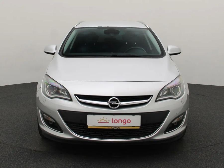 Opel Astra 2015 in Vilnius, with an engine capacity of 1.40 L and mileage of 175 thousand km for 6499 €, photo 4 on AUTOMOTO.COM.LV