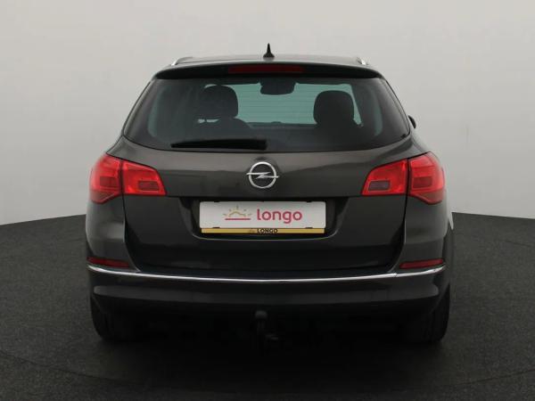 Opel Astra 2015 in Vilnius, with an engine capacity of 1.60 L and mileage of 229 thousand km for 5499 €, photo 5 on AUTOMOTO.COM.LV