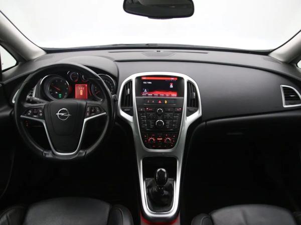 Opel Astra 2015 in Vilnius, with an engine capacity of 1.60 L and mileage of 184 thousand km for 6199 €, photo 2 on AUTOMOTO.COM.LV