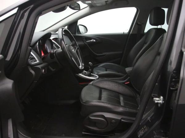 Opel Astra 2015 in Vilnius, with an engine capacity of 1.60 L and mileage of 184 thousand km for 6199 €, photo 4 on AUTOMOTO.COM.LV