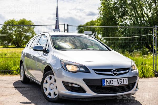 Opel Astra 2015 in Riga, with an engine capacity of 1.70 L and mileage of 366 thousand km for 4990 €, photo 2 on AUTOMOTO.COM.LV
