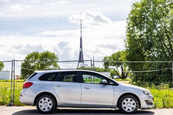 Opel Astra 2015 in Riga, with an engine capacity of 1.70 L and mileage of 366 thousand km for 4990 €, photo 5 on AUTOMOTO.COM.LV