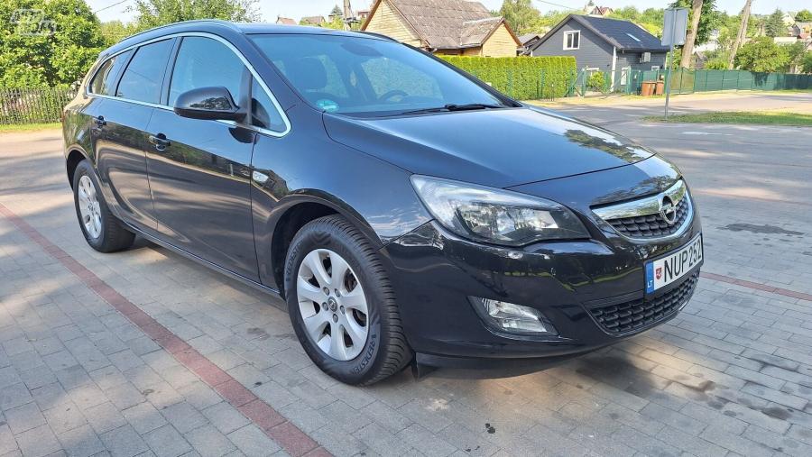 Opel Astra 2015 in Kaunas, with an engine capacity of 1.60 L and mileage of 305 thousand km for 4200 €, photo 1 on AUTOMOTO.COM.LV