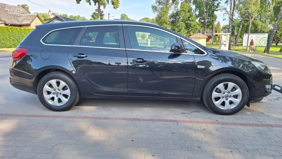 Opel Astra 2015 in Kaunas, with an engine capacity of 1.60 L and mileage of 305 thousand km for 4200 €, photo 3 on AUTOMOTO.COM.LV