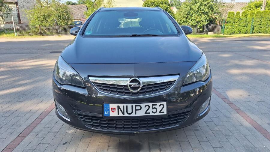 Opel Astra 2015 in Kaunas, with an engine capacity of 1.60 L and mileage of 305 thousand km for 4200 €, photo 9 on AUTOMOTO.COM.LV