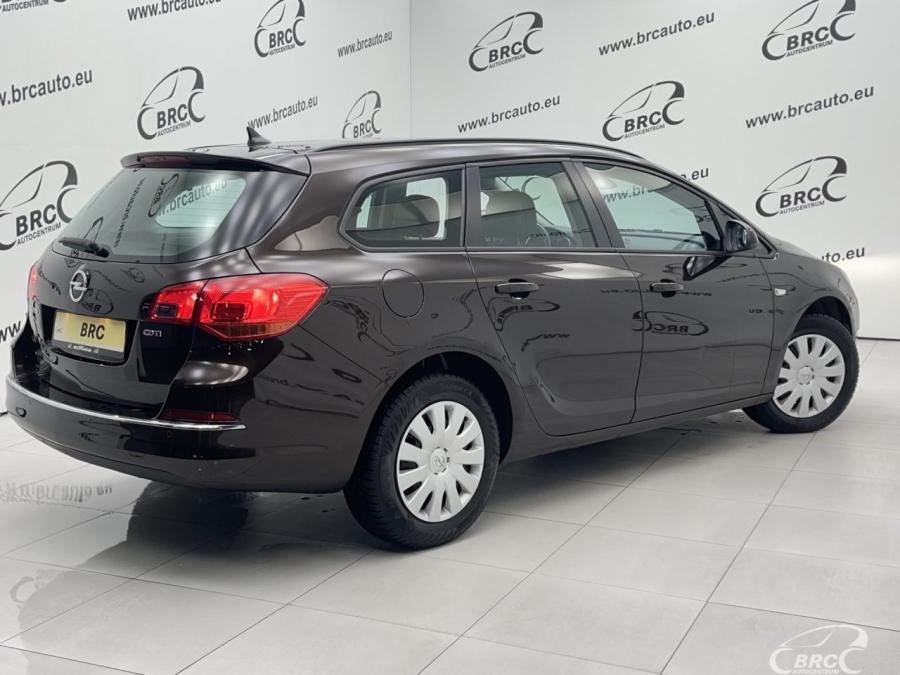 Opel Astra 2015 in Vilnius, with an engine capacity of 1.60 L and mileage of 268 thousand km for 5900 €, photo 3 on AUTOMOTO.COM.LV