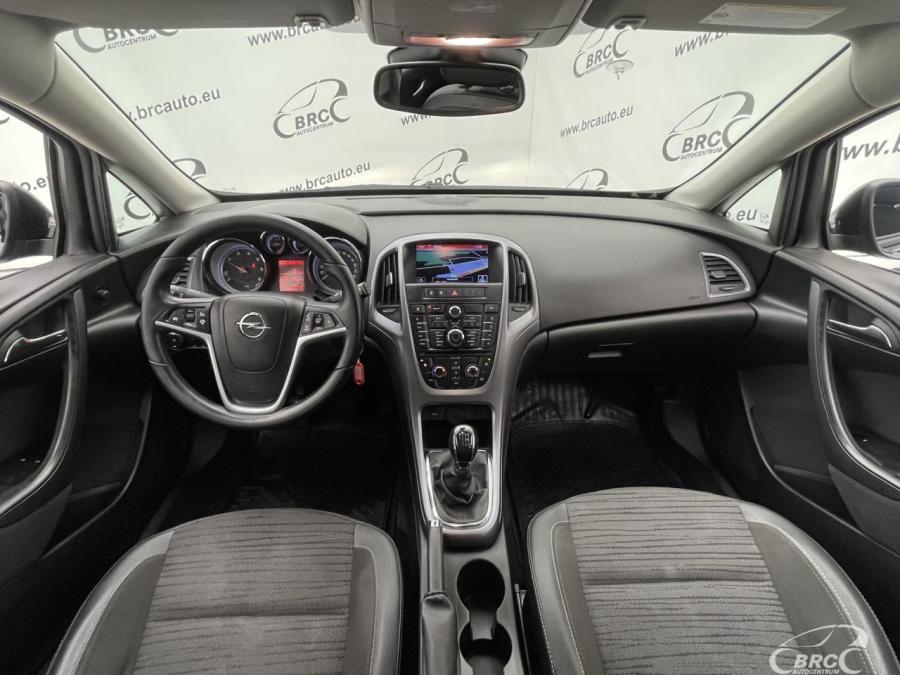 Opel Astra 2015 in Vilnius, with an engine capacity of 1.60 L and mileage of 268 thousand km for 5900 €, photo 4 on AUTOMOTO.COM.LV