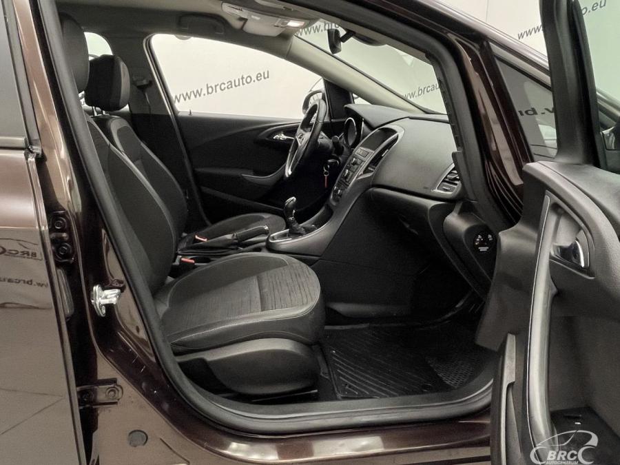 Opel Astra 2015 in Vilnius, with an engine capacity of 1.60 L and mileage of 268 thousand km for 5900 €, photo 5 on AUTOMOTO.COM.LV