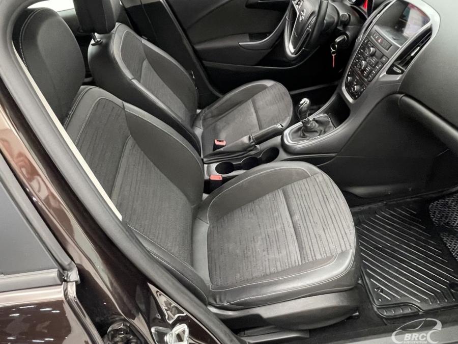 Opel Astra 2015 in Vilnius, with an engine capacity of 1.60 L and mileage of 268 thousand km for 5900 €, photo 6 on AUTOMOTO.COM.LV