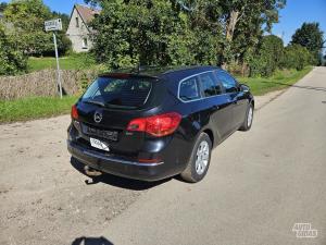 Opel Astra 2015 in Prienai, with an engine capacity of 1.60 L and mileage of 251 thousand km for 3550 €, photo 3 on AUTOMOTO.COM.LV